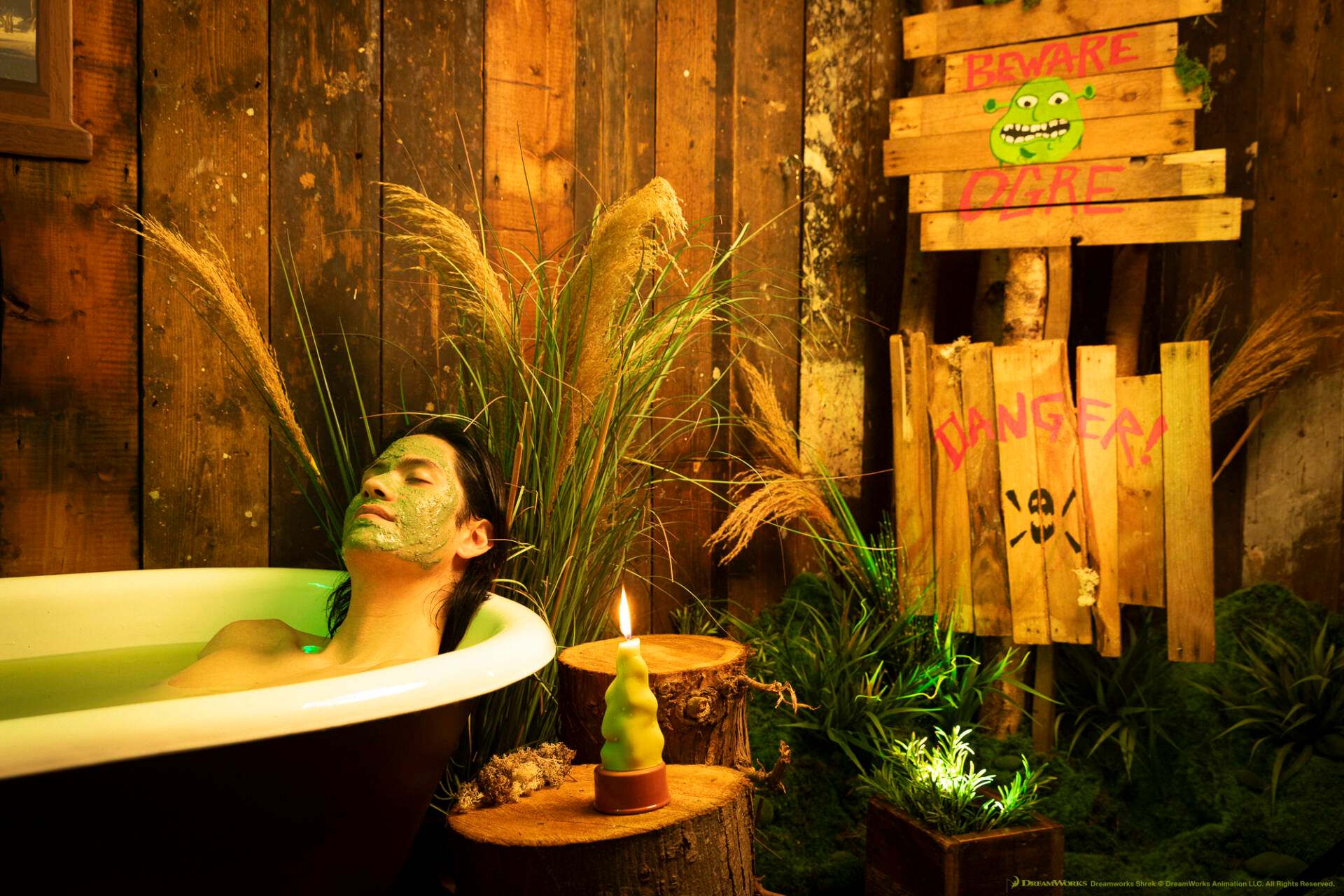 Lush lädt Shrek-Fans zur „Book A Swamp“-Badewanne im Spa in Edinburgh ein - We Are Lush — Germany