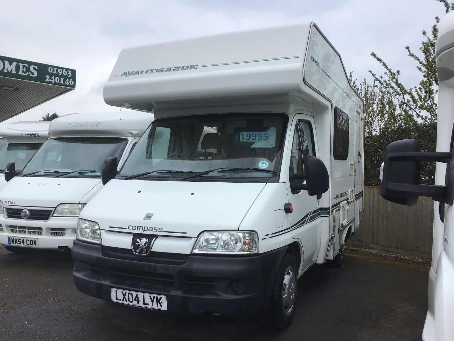 2004 Compass Avantgarde 100 White