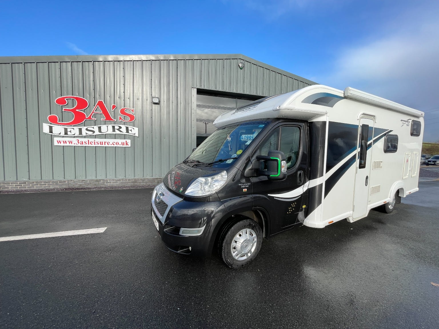 2013 Bailey Approach Autograph 750 White