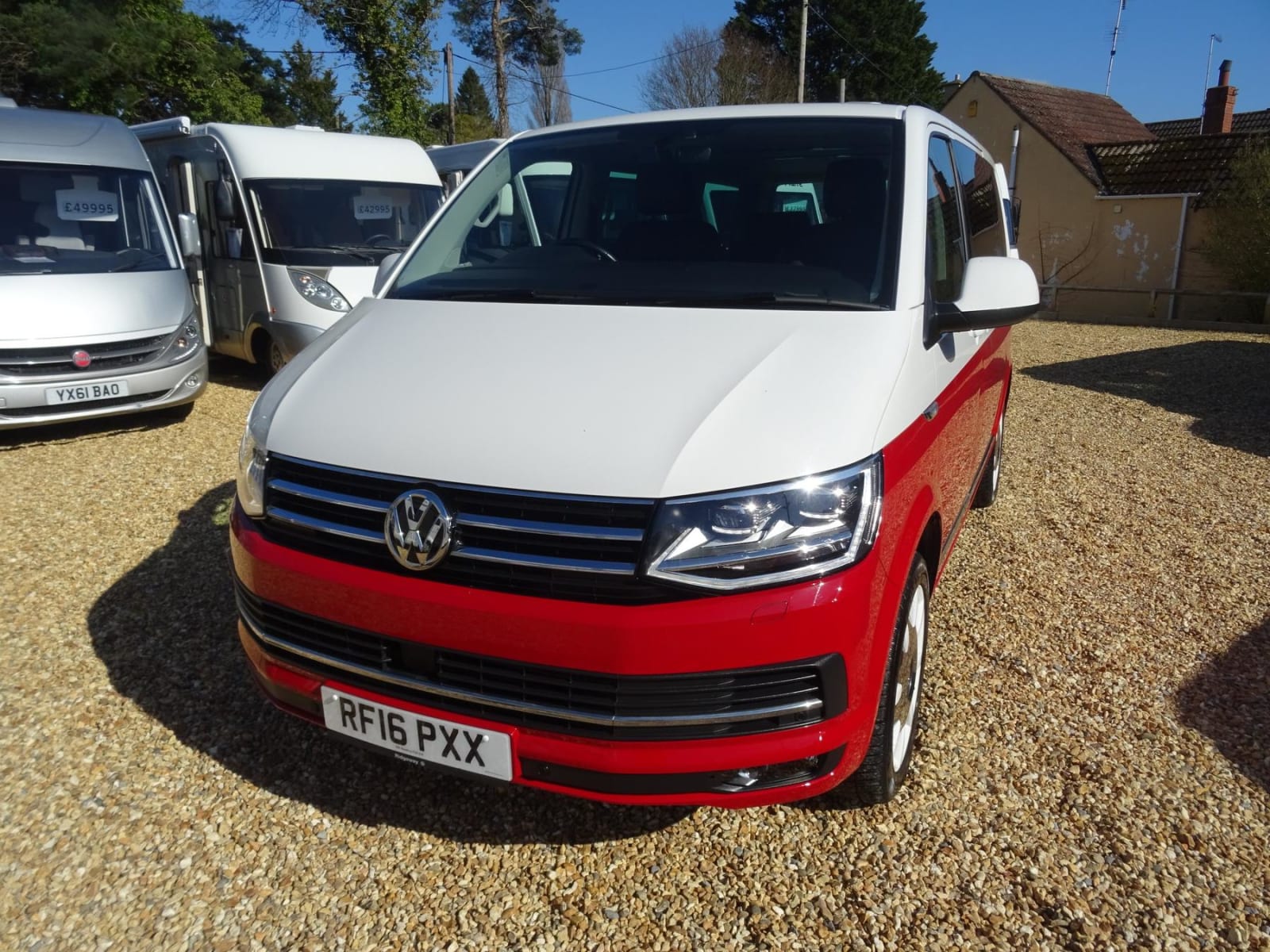 2016 Volkswagen Caravelle Red