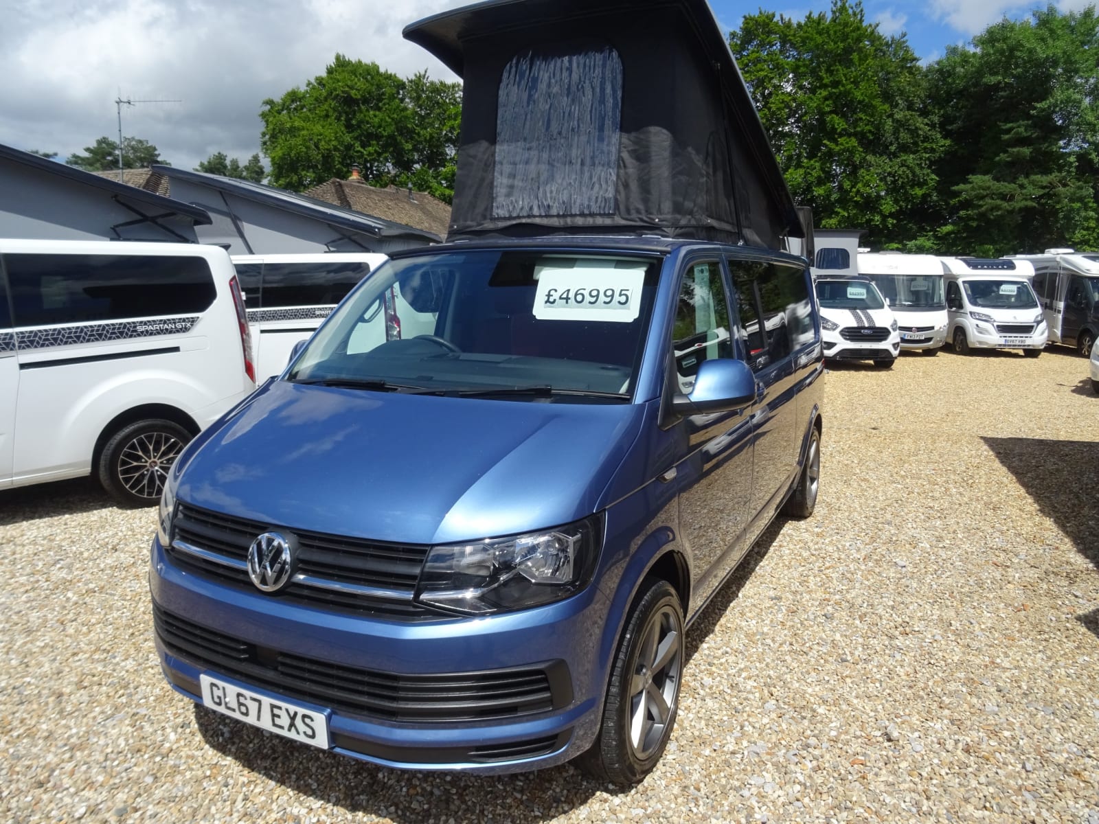 2017 Volkswagen Transporter Blue