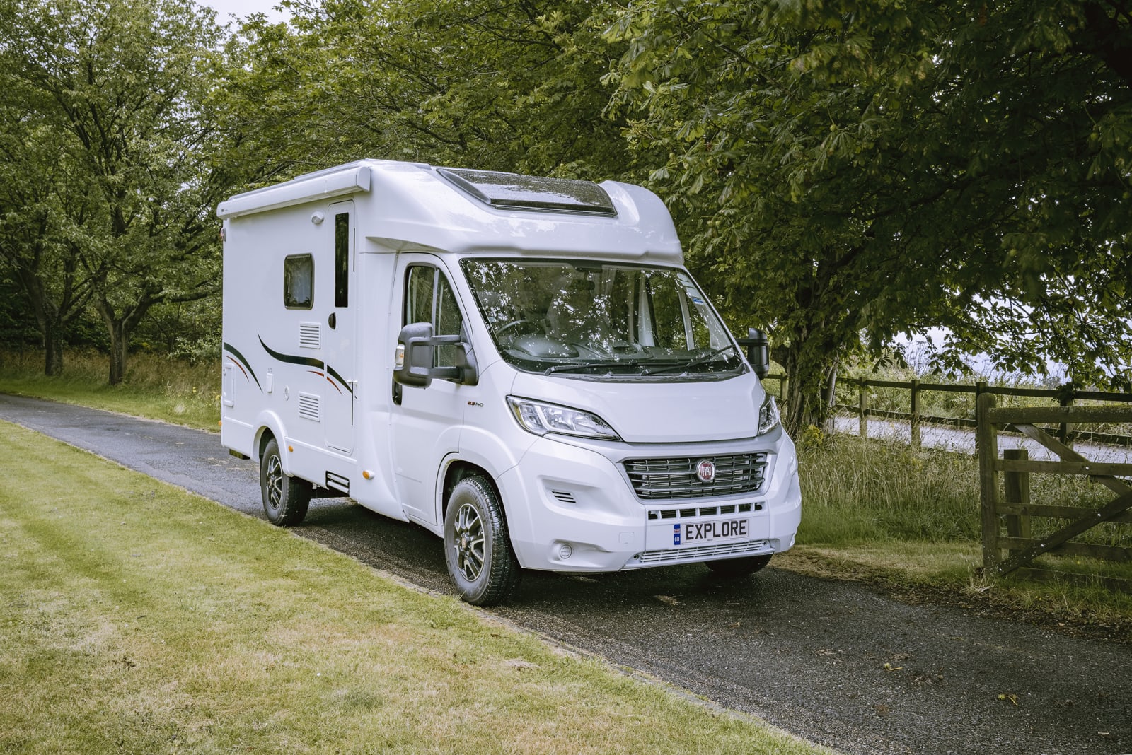 Etrusco T5900fb 2 Berth Automatic Motorhome With Fixed Fr...