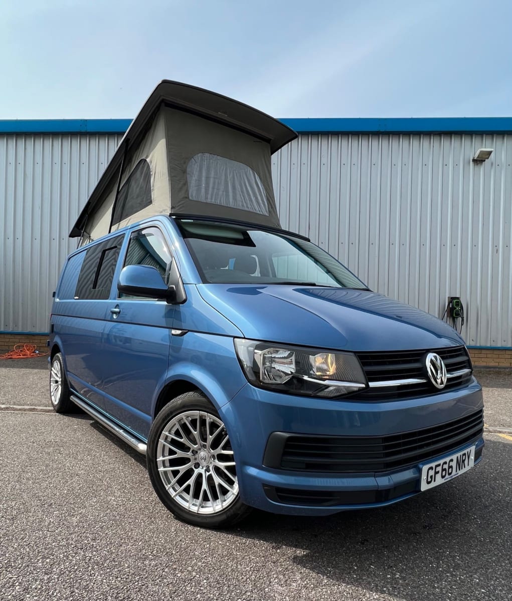 2016 Volkswagen Transporter Blue