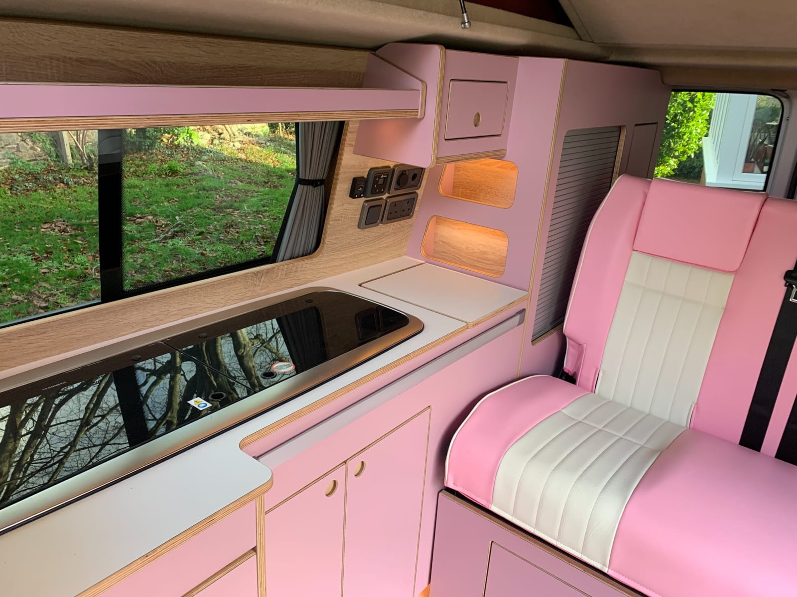 2021 Volkswagen Transporter T28 Pink