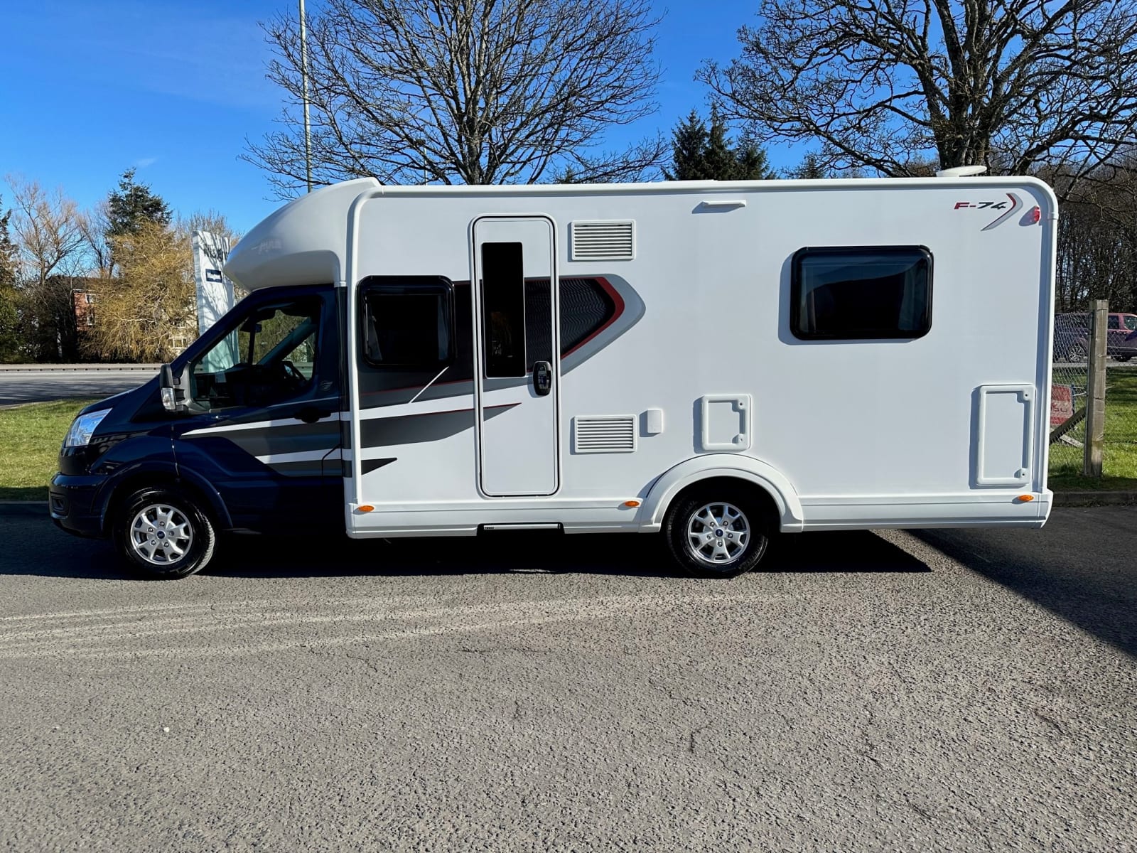 Auto-trail F74 5 Berth