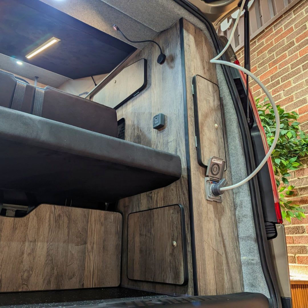 FORD TRANSIT CUSTOM ACTIVE (DIFFUSED SILVER)