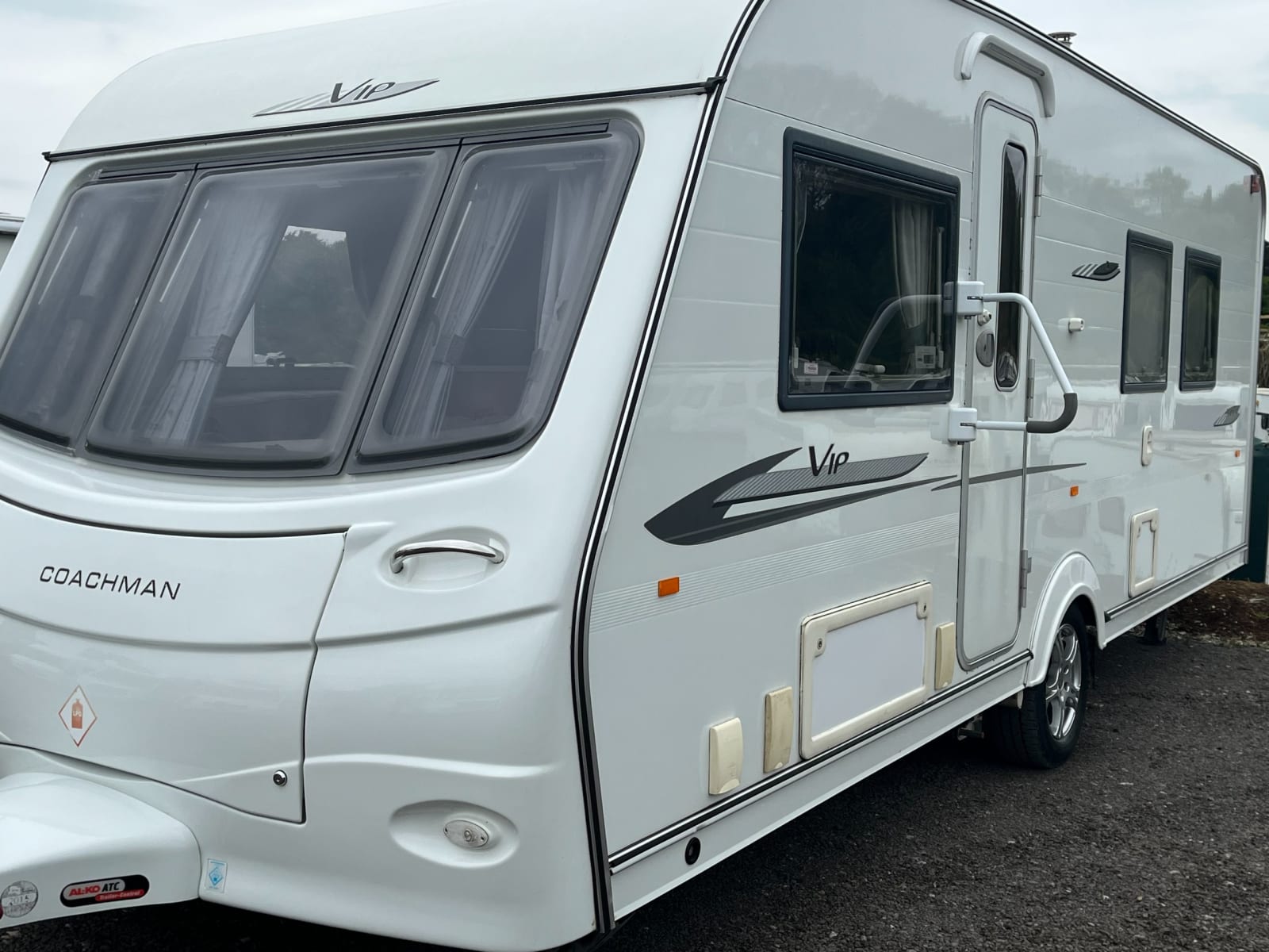 2010 Coachman Vip White
