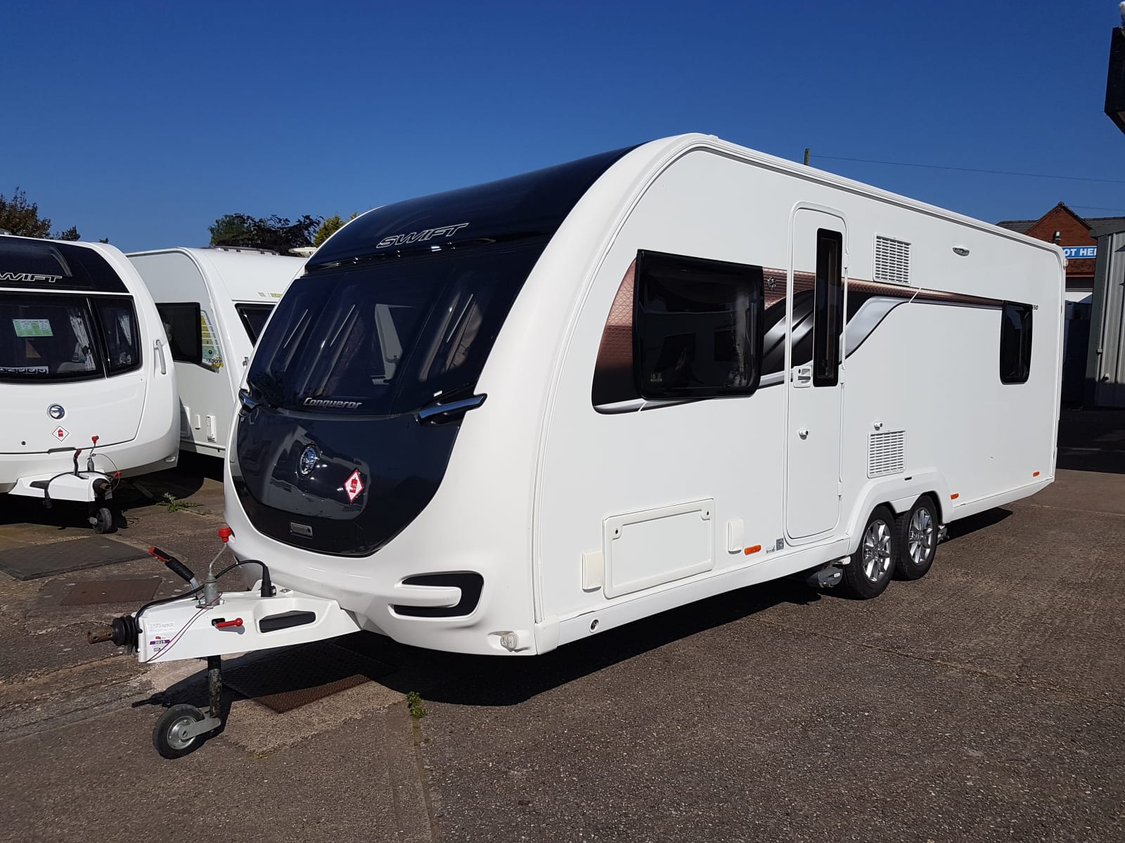 Swift Conqueror 650 T/a Island Bed With Motor Mover 2018