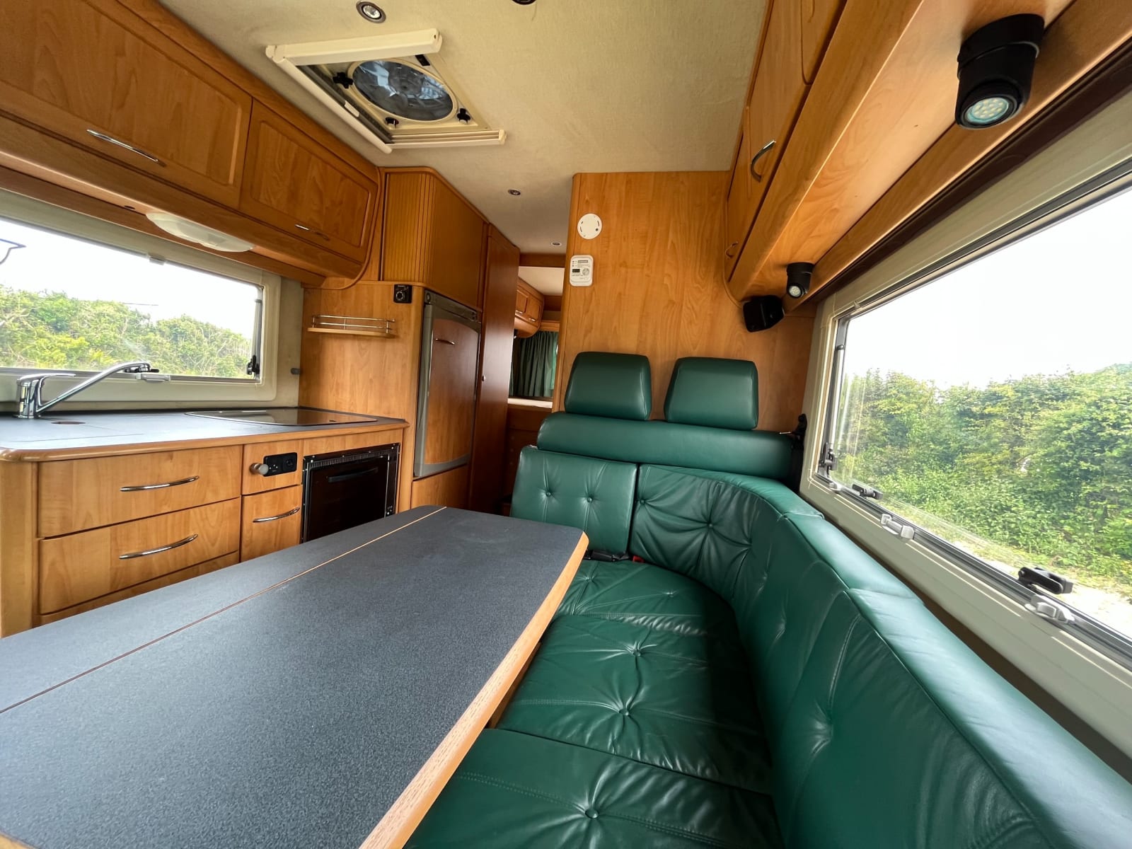 2002 Niesmann and Bischoff Arto 69G Gold