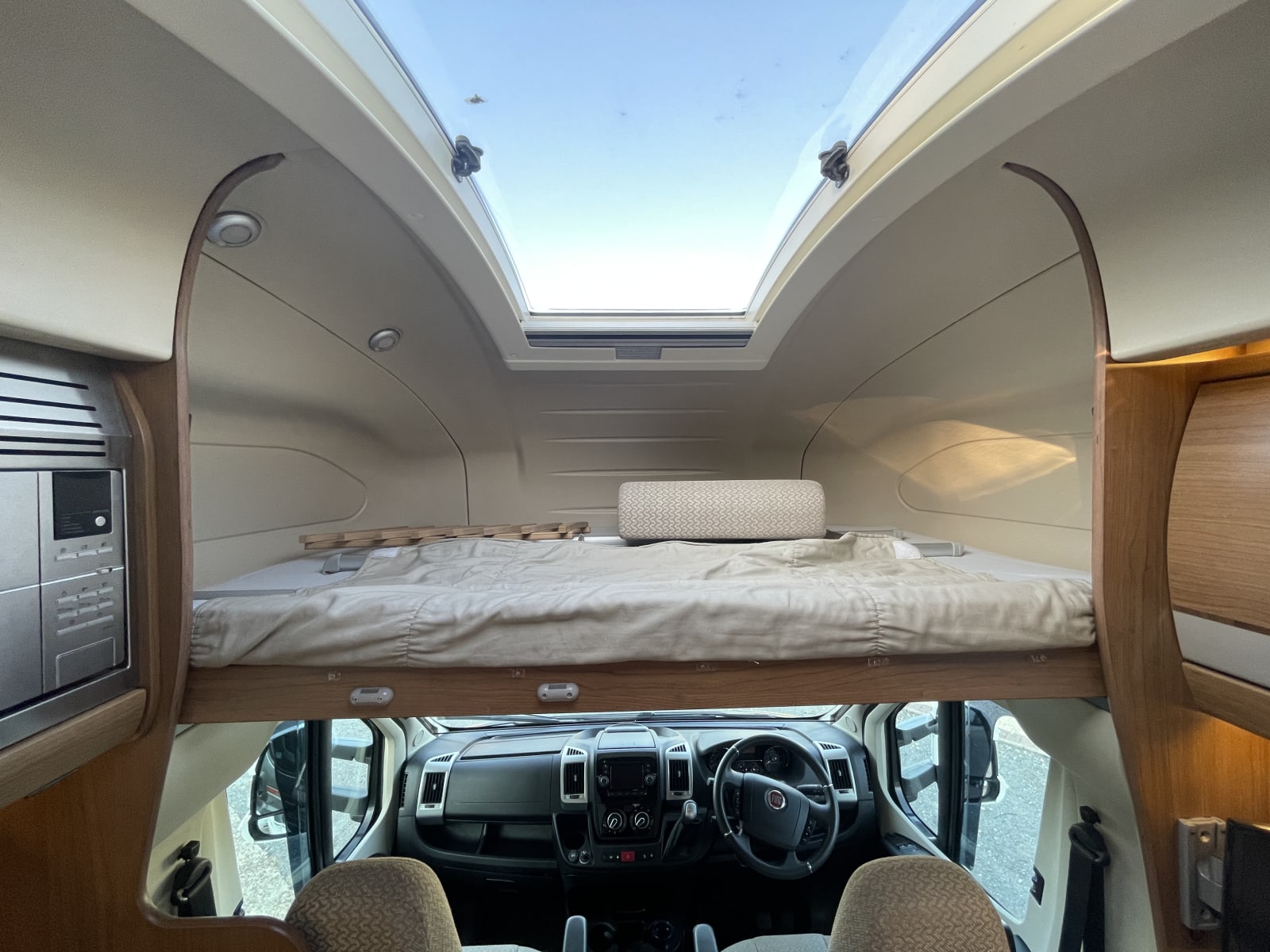 Autotrail Arapaho Tag Axle Luxury 6 Berth Motorhome with lots of extras