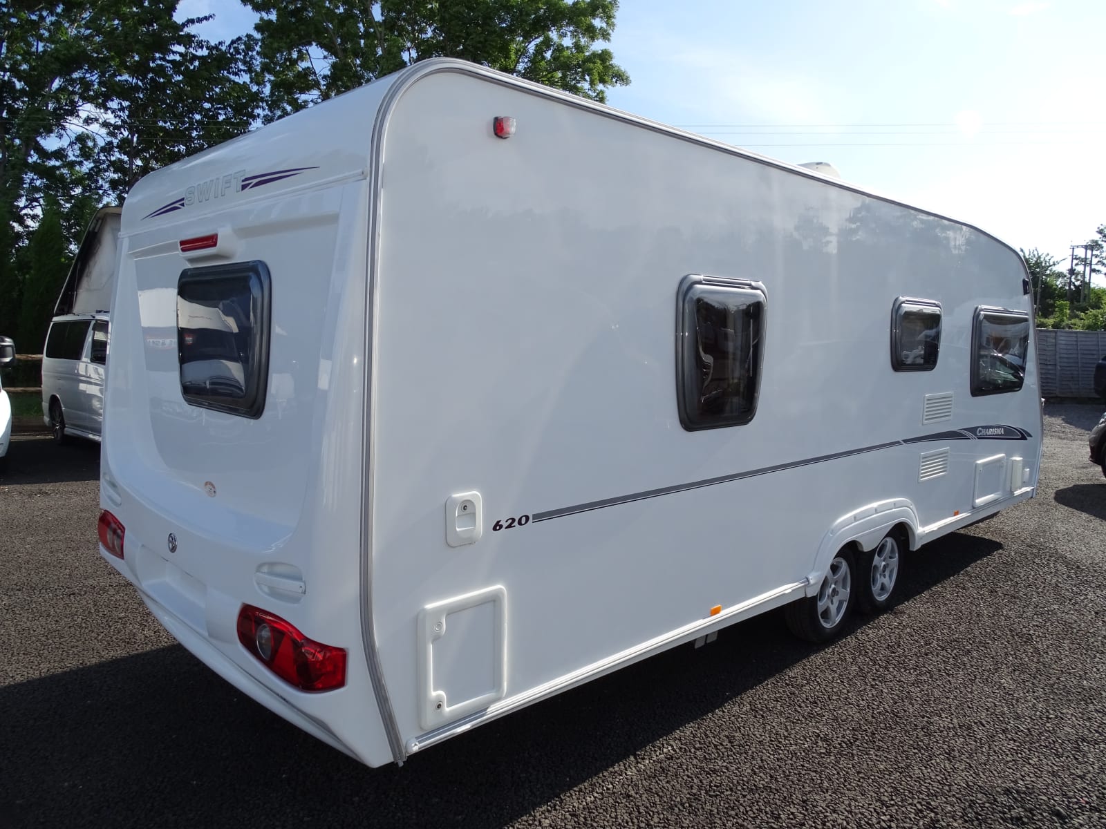 Swift Charisma 620 2007 4 Berth Twin Axle Touring Caravan with Fixed ...