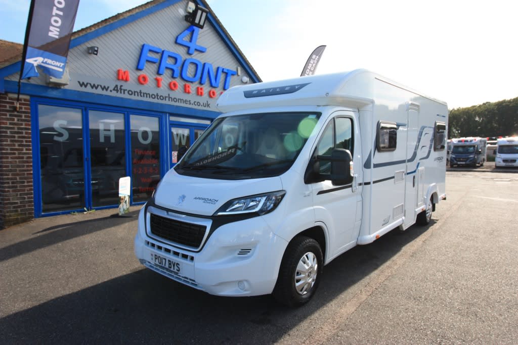 2017 Bailey Approach White