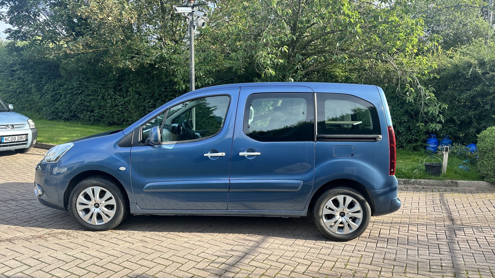 2015 Citroen Berlingo Boot Jump Conversion