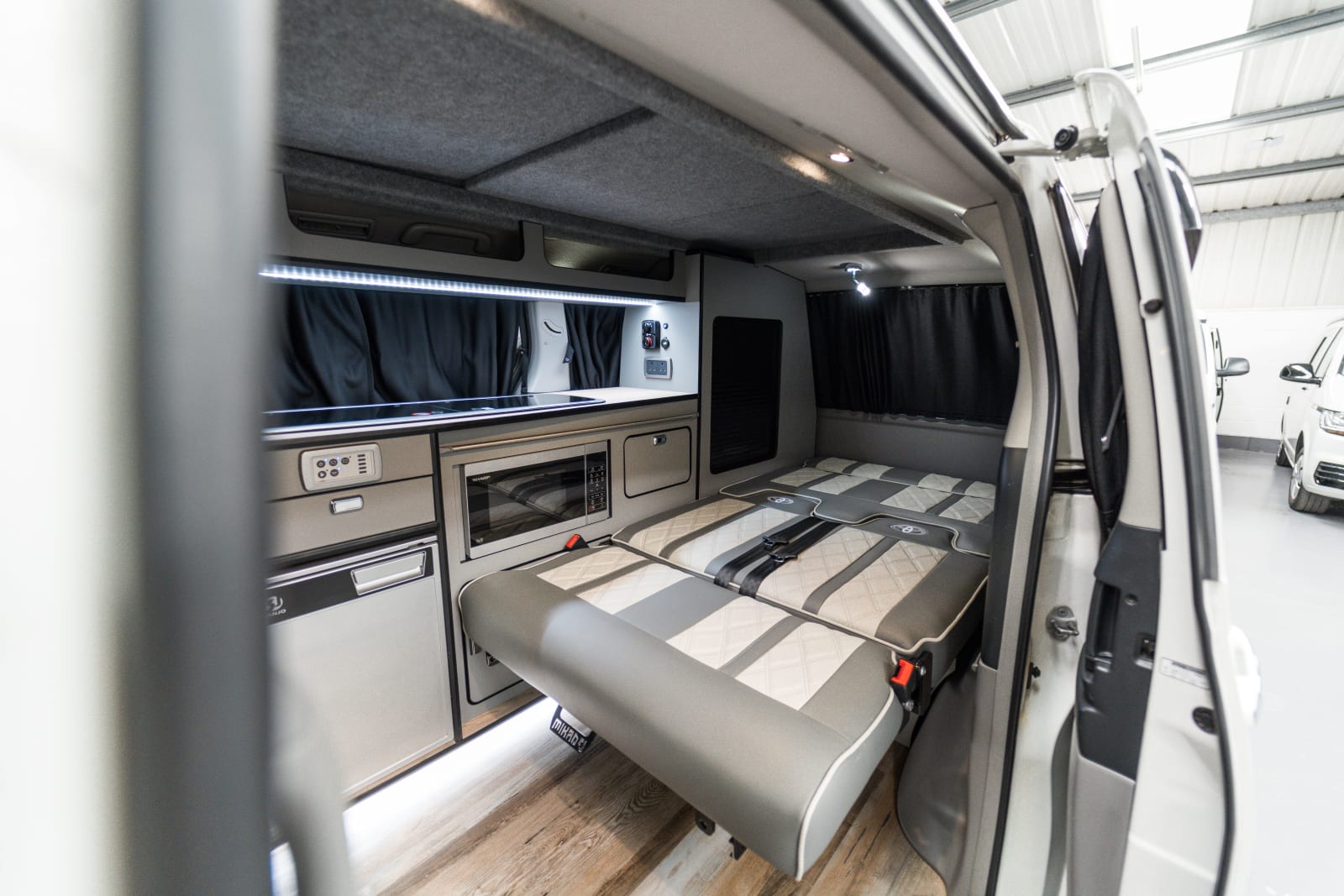 Toyota Alphard Campervan, Luxury Carrick Conversion