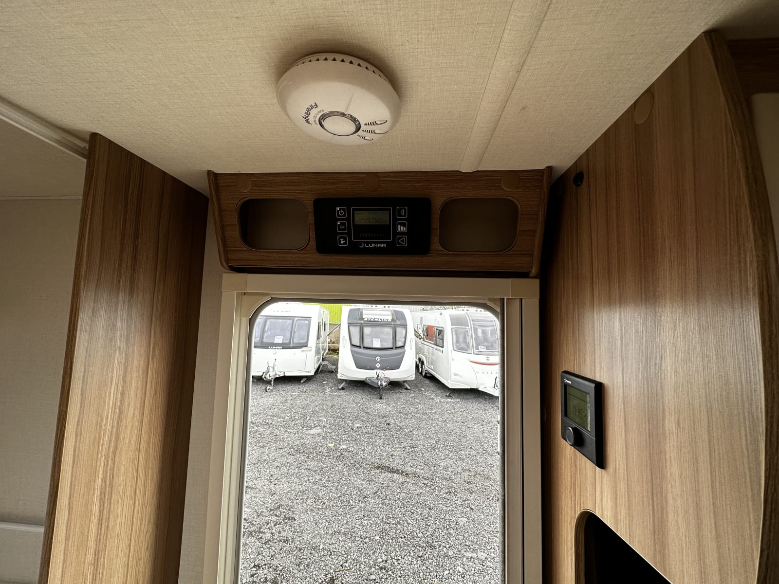 Lunar Quasar 586 2015 Single Axle 6 Berth Caravan Awning