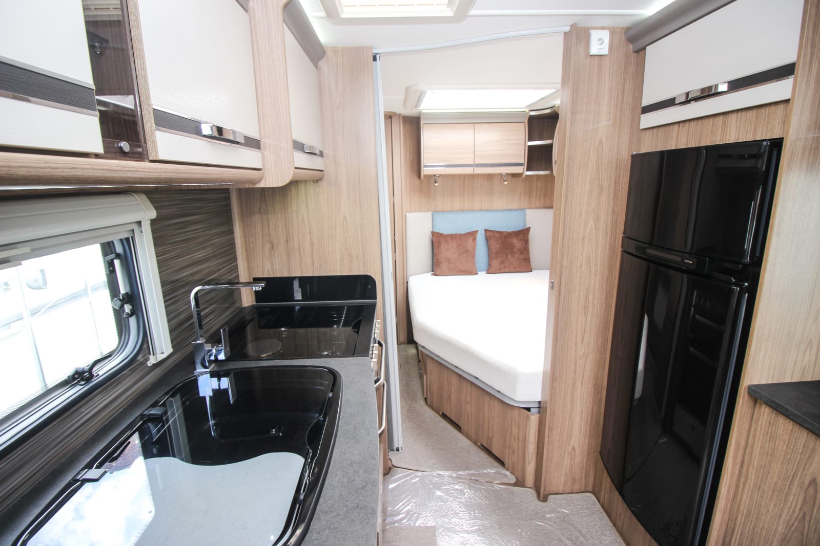 Coachman Laser 640 4 Berth Twin Axle With Fixed Double Be...