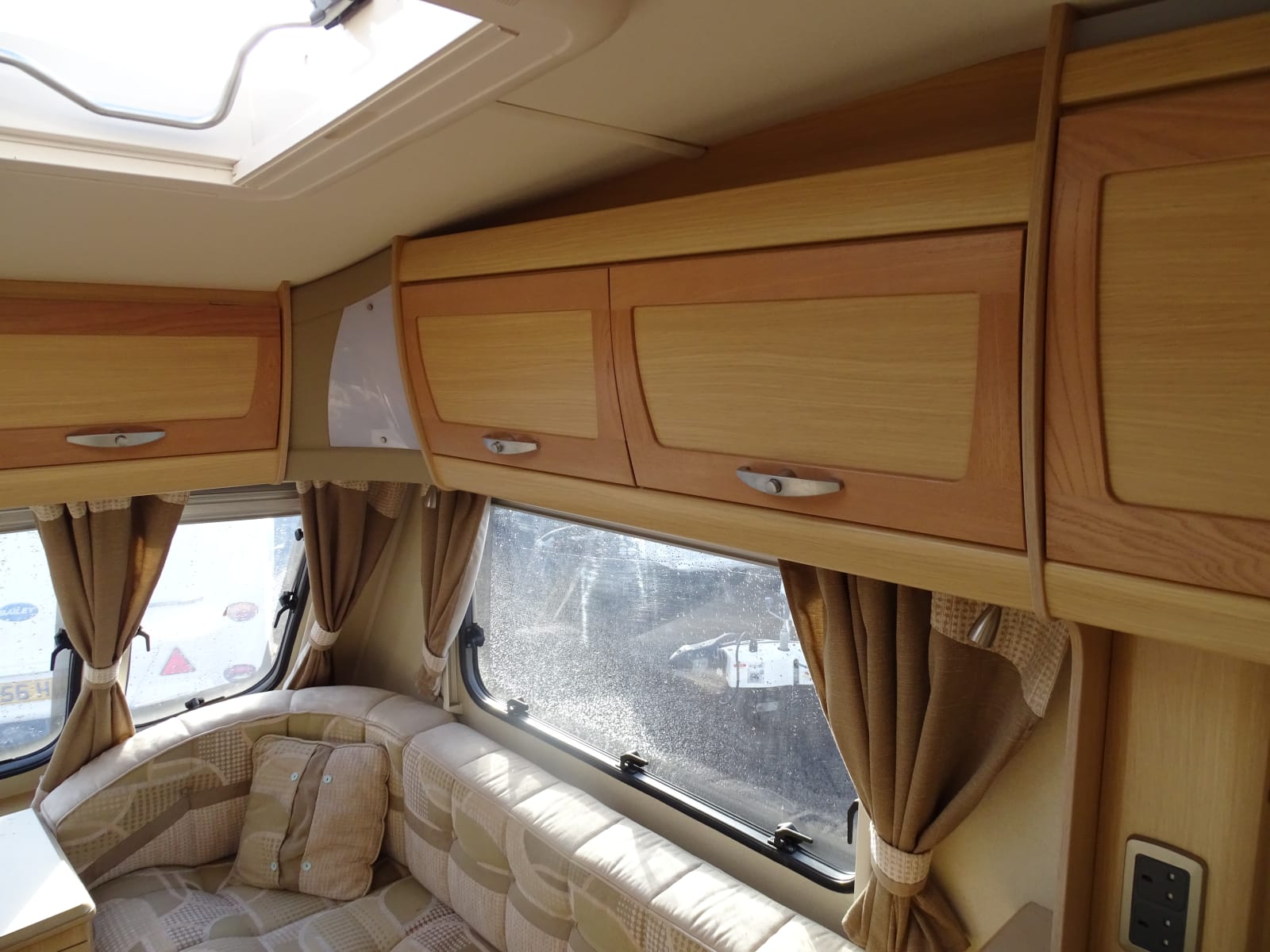 Abbey Spectrum 215 2009 2 Berth Single Axle Touring Carav...