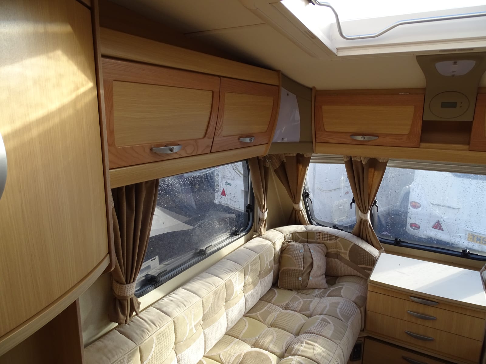 Abbey Spectrum 215 2009 2 Berth Single Axle Touring Carav...