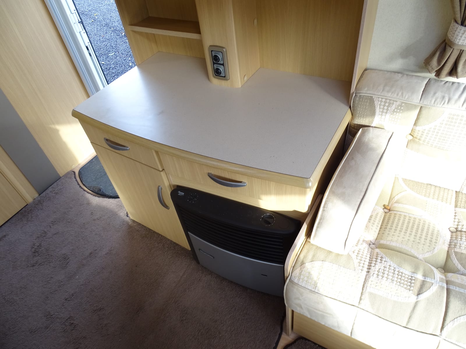 Abbey Spectrum 215 2009 2 Berth Single Axle Touring Carav...