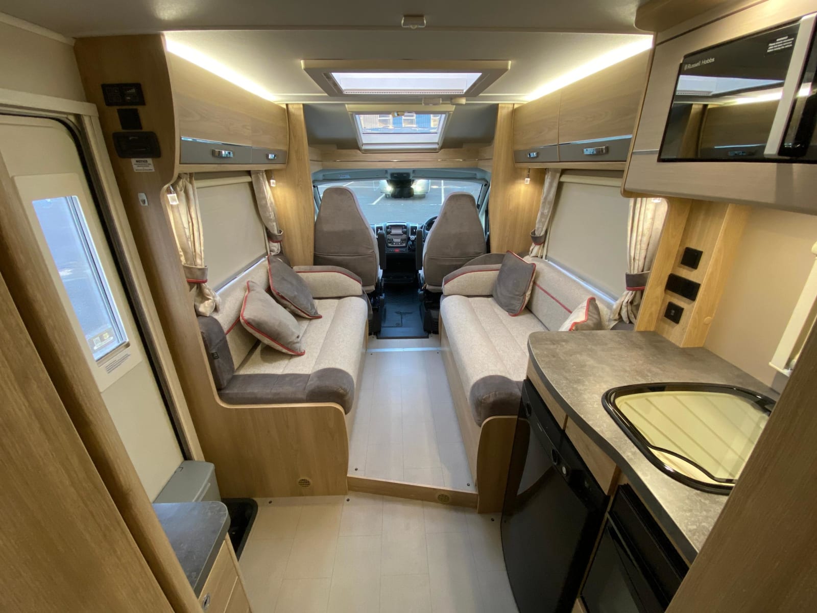 Elddis Majestic 105 Peugeot Boxer 2.2 Hdi 140bhp