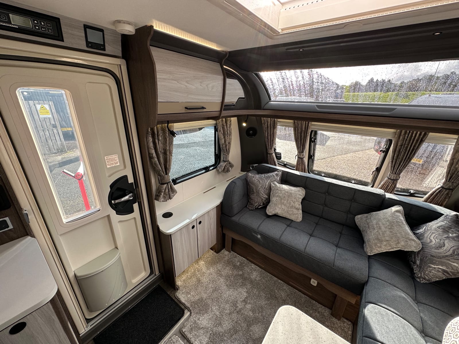 2024 Coachman Lusso White