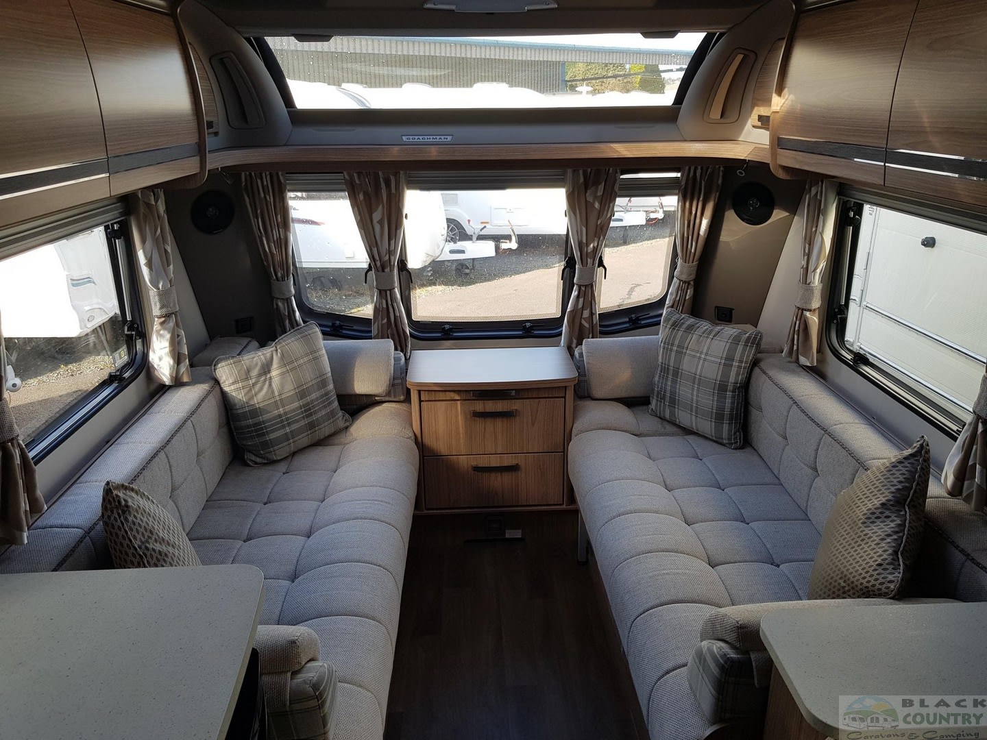 2016 Coachman Vip 520/4 With Motor Mover