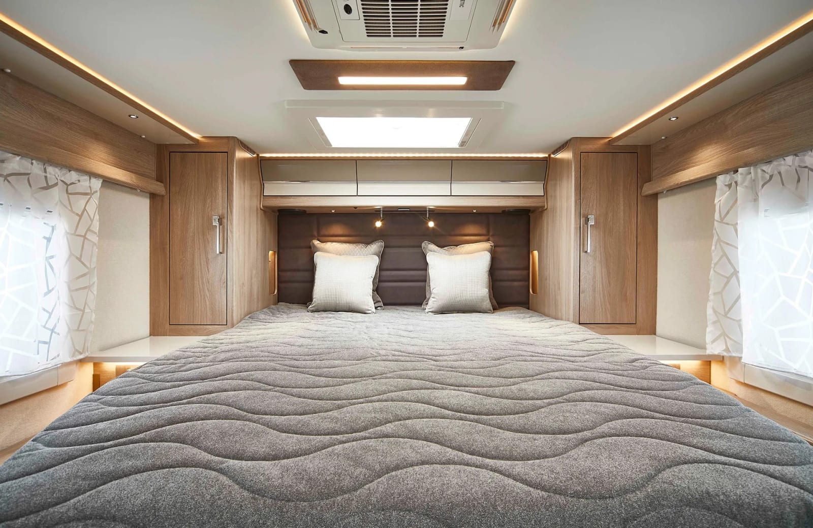 New Coachman Travel Master 545
