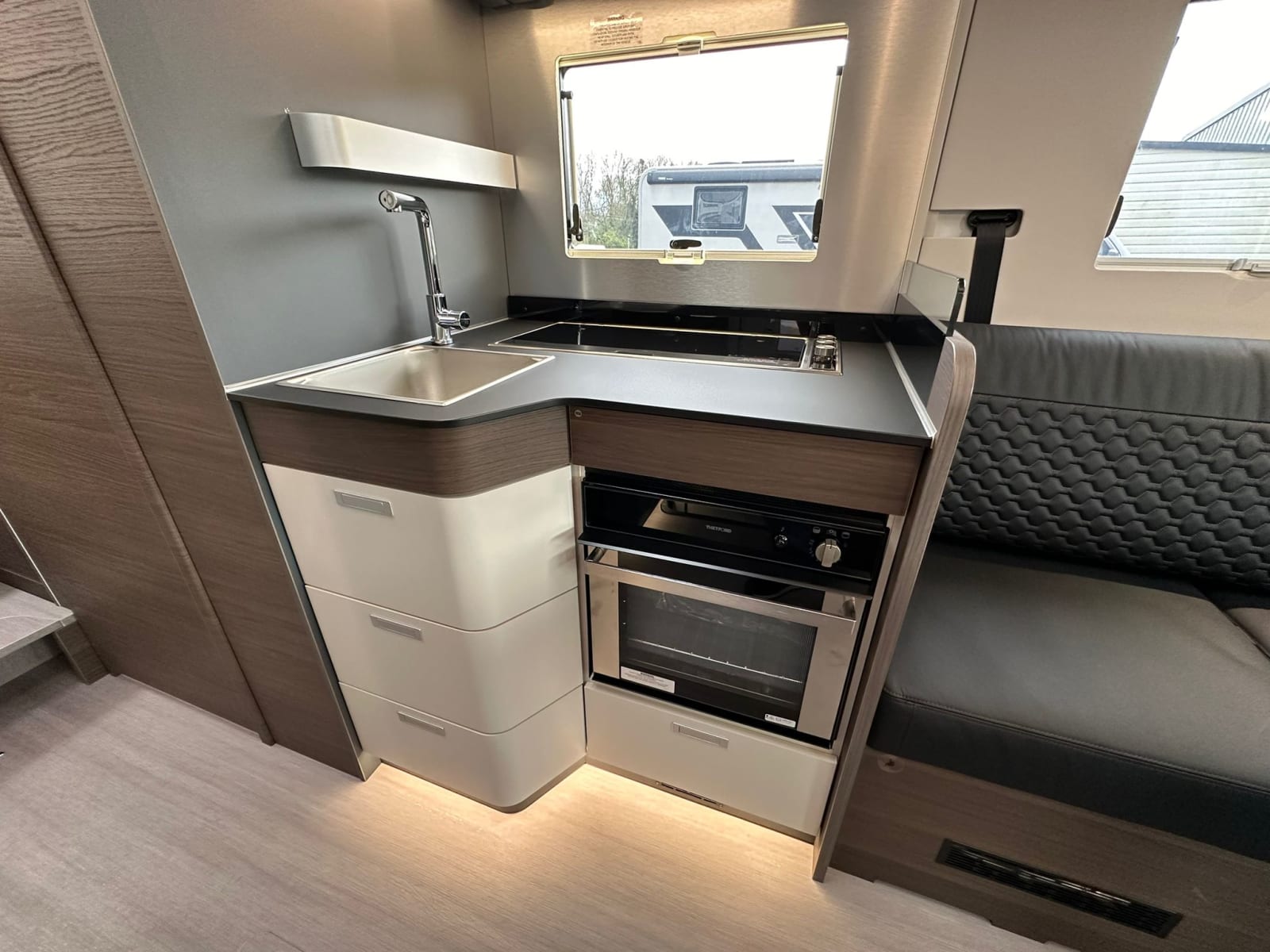 Adria Matrix Supreme Mercedes Benz 670 Dl