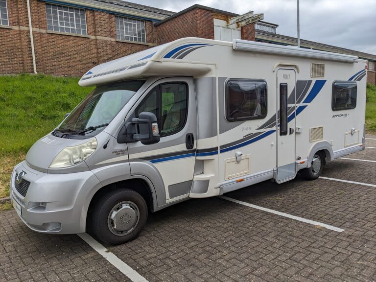 2012 Bailey Approach 745 Se