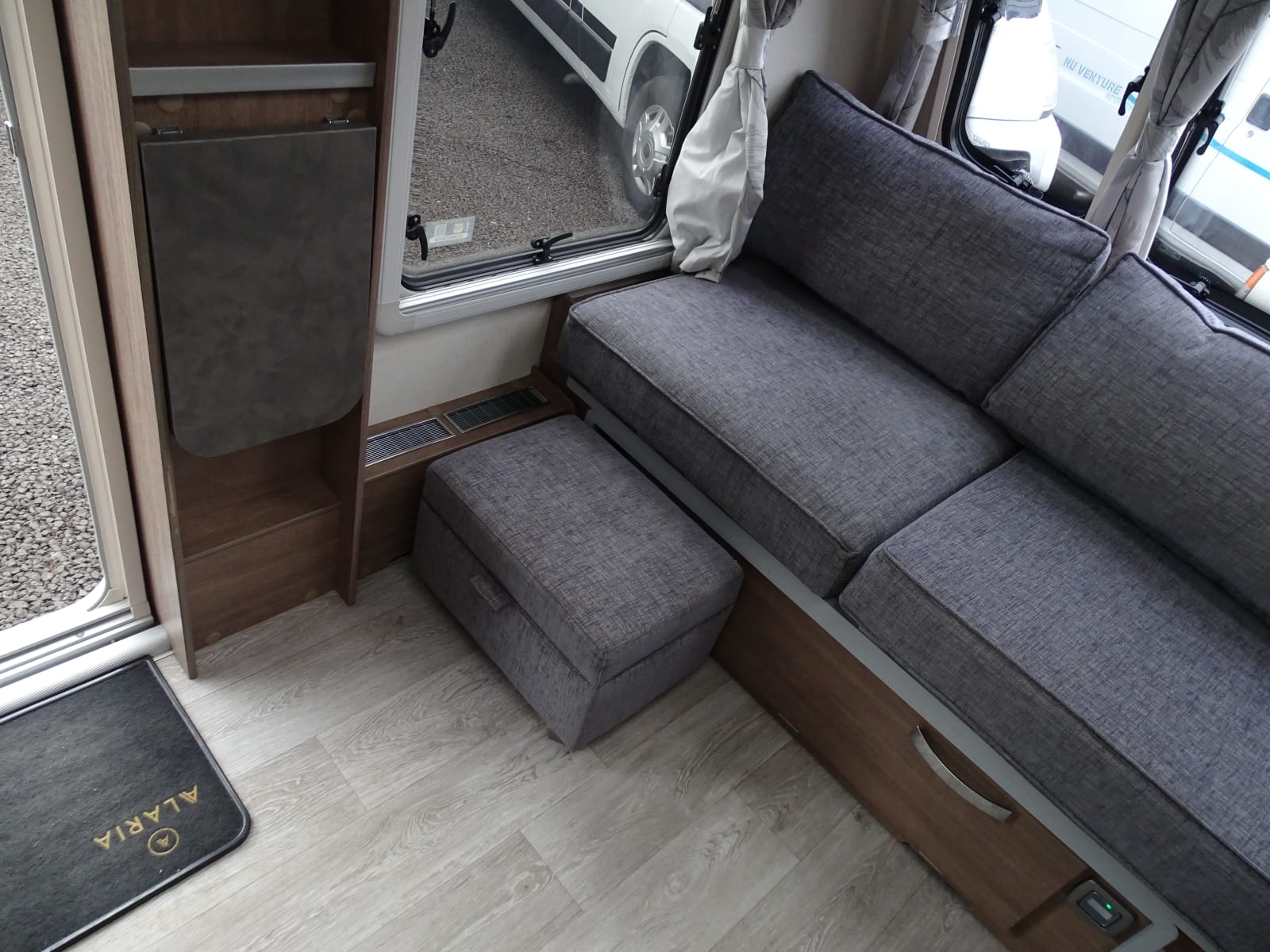 Lunar Alaria Tr 2019 4 Berth Twin Axle Touring Caravan Wi...
