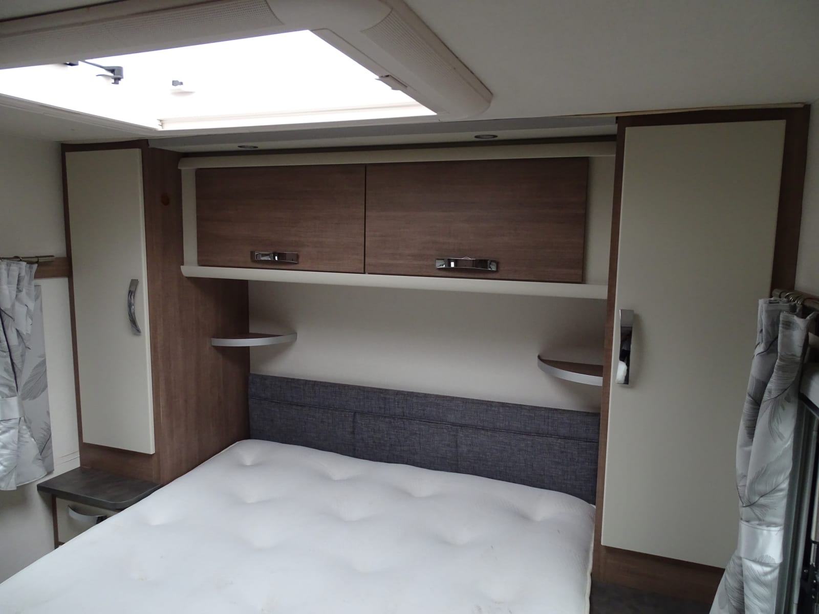 Lunar Alaria Tr 2019 4 Berth Twin Axle Touring Caravan Wi...