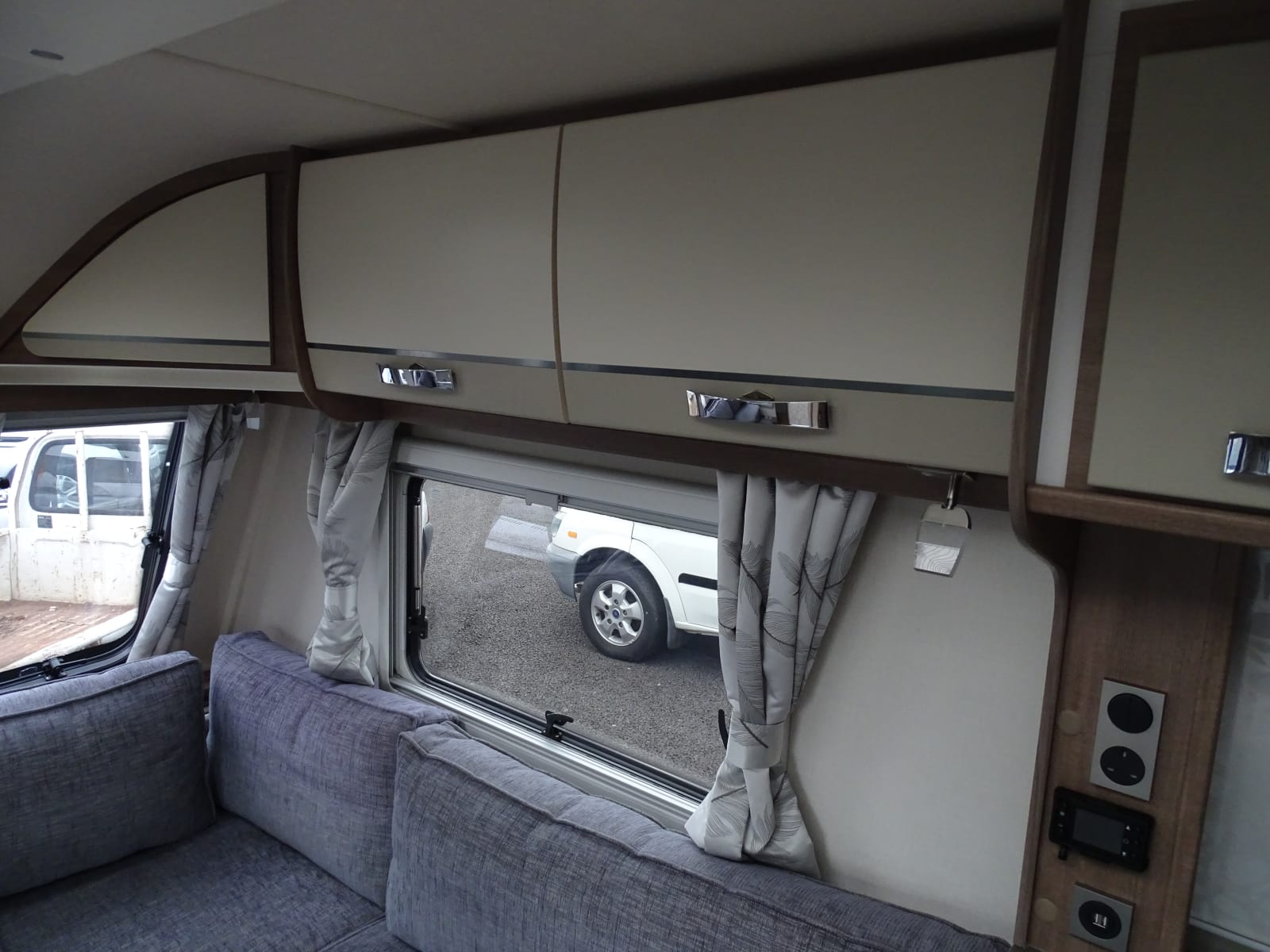 Lunar Alaria Tr 2019 4 Berth Twin Axle Touring Caravan Wi...