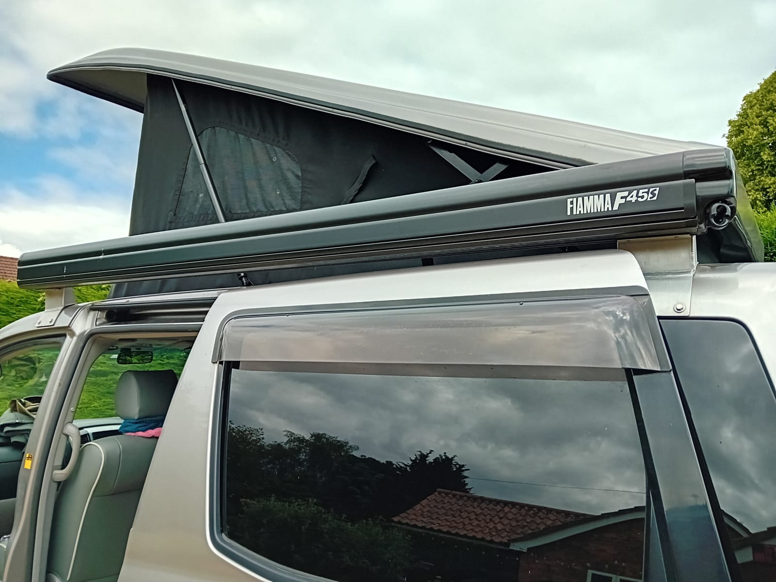 Toyota Alphard Campervan. Pop Top. Immaculate.