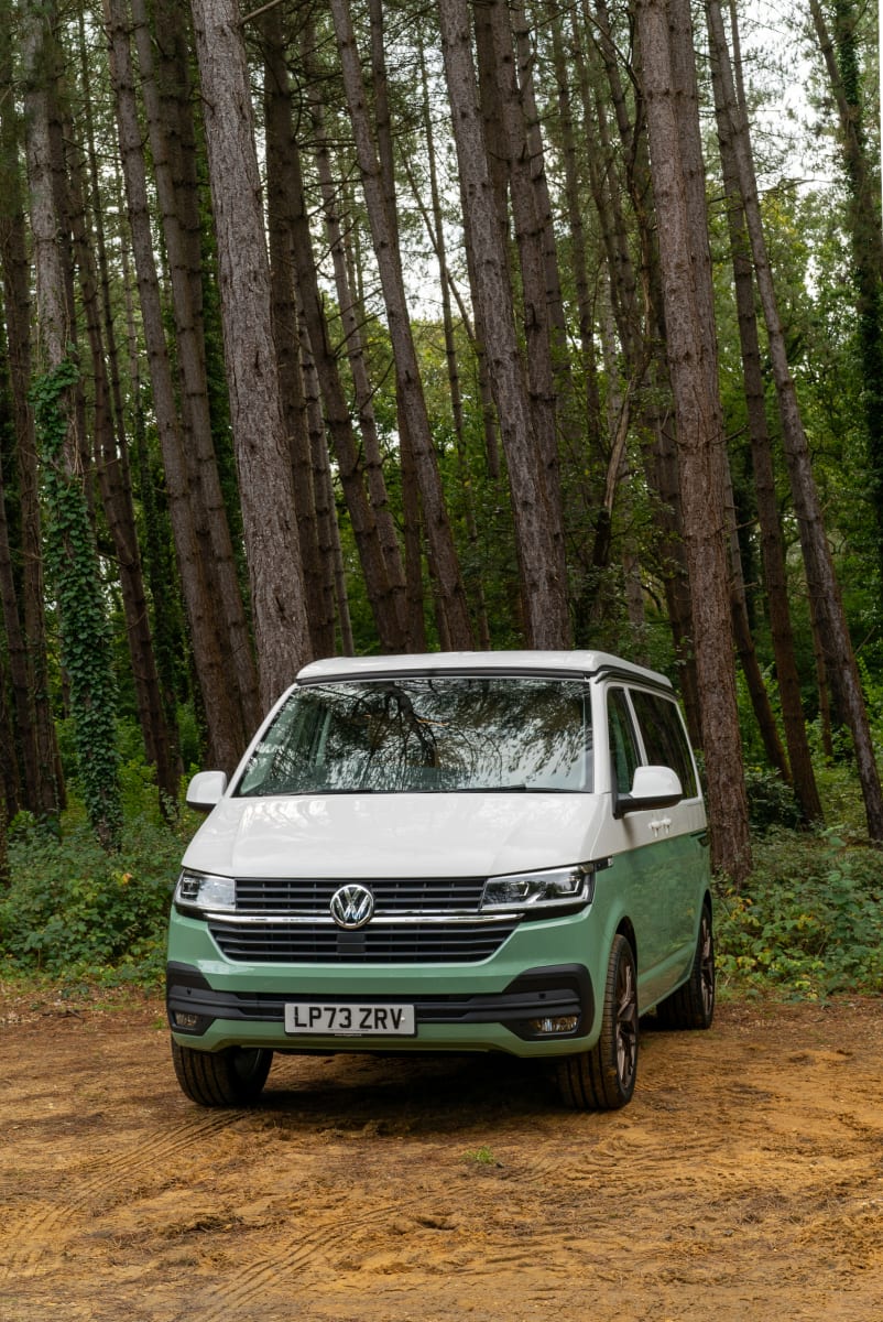 Deluxe Two-tone Vw Transporter Campervan T6.1 Highline 15...