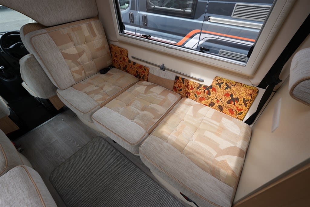 2012 Romahome R40 White