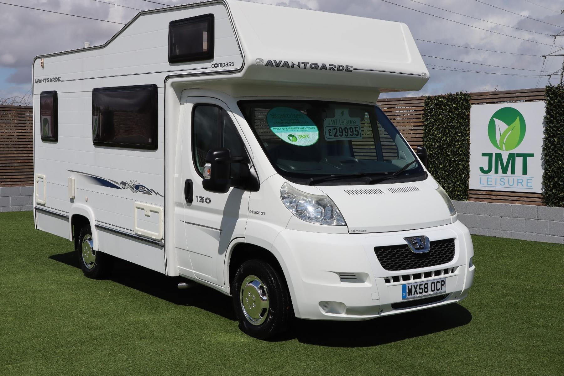 2009 Compass Avantgarde 130 White
