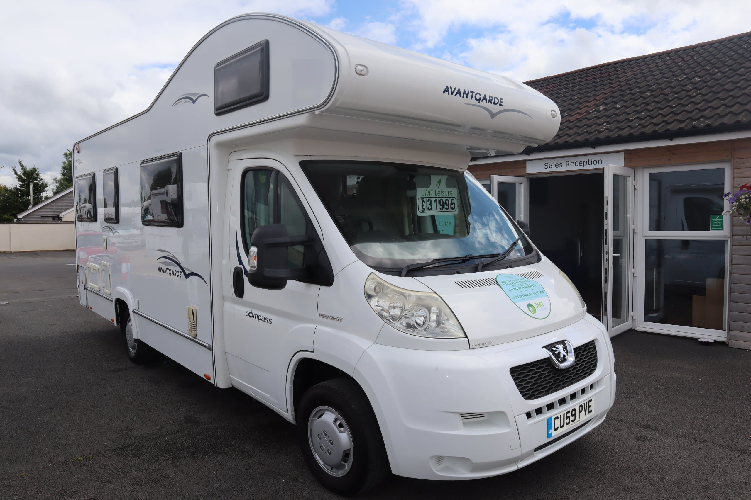 2009 Compass Avantgarde 180 White