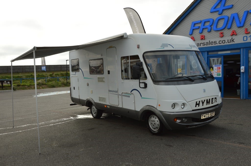1999 Hymer B524 White
