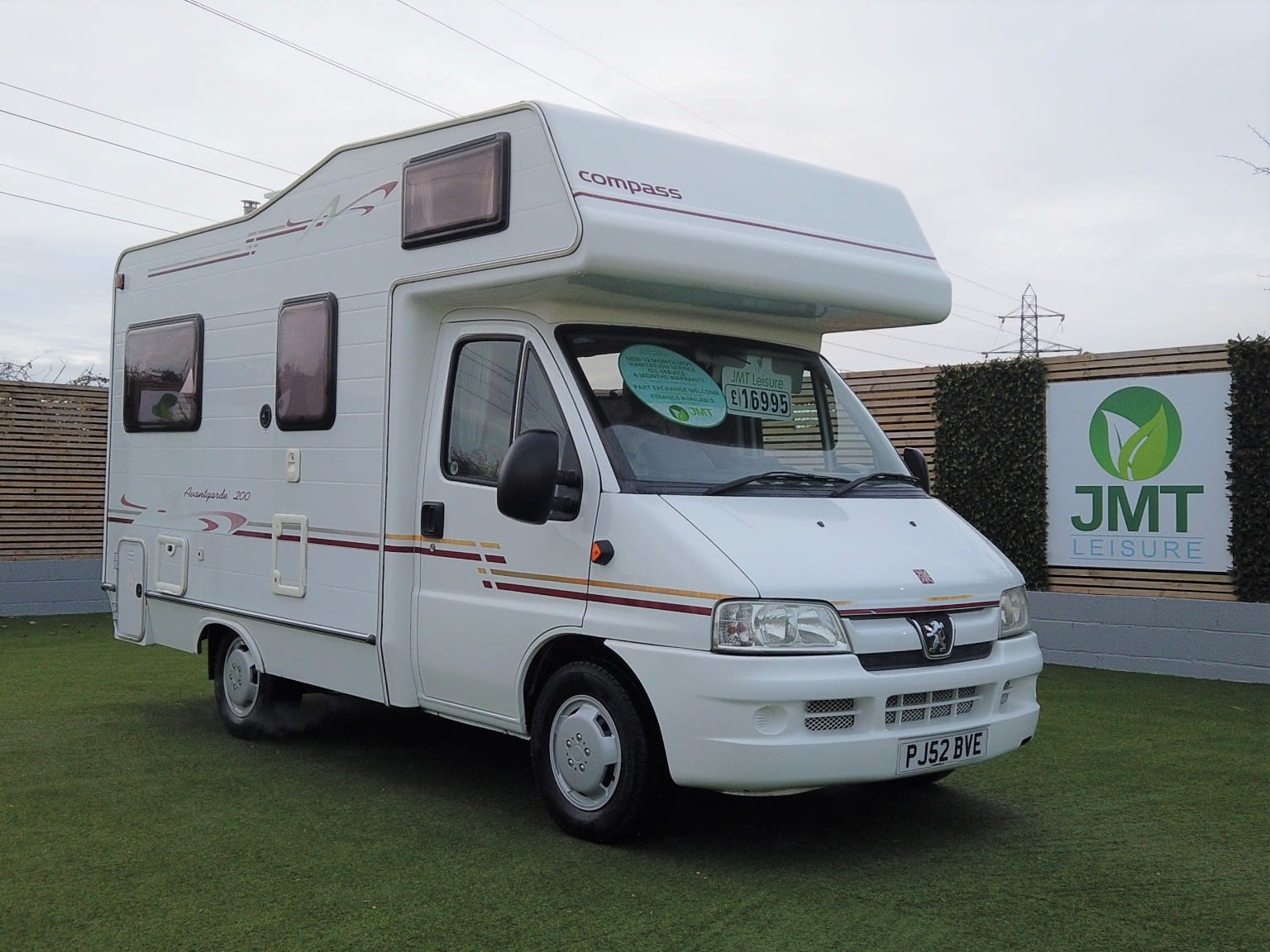 2002 Compass Avantgarde 200 White