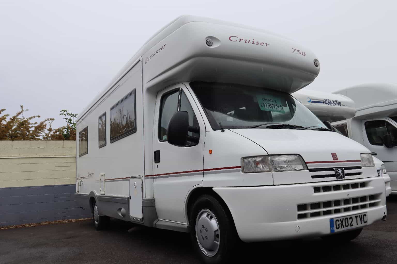 2002 Compass Cruiser 750 White