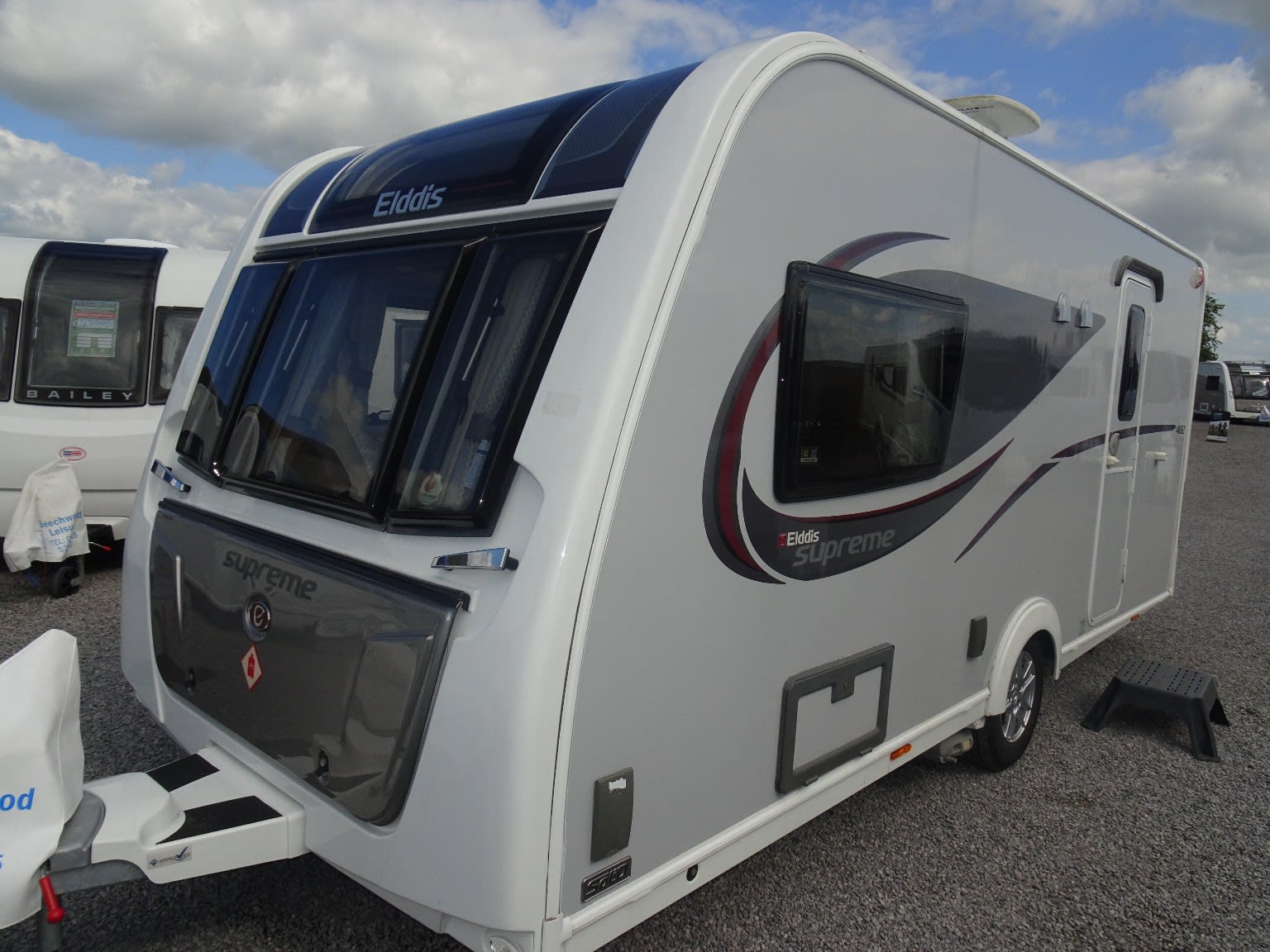 2016 Elddis Supreme White