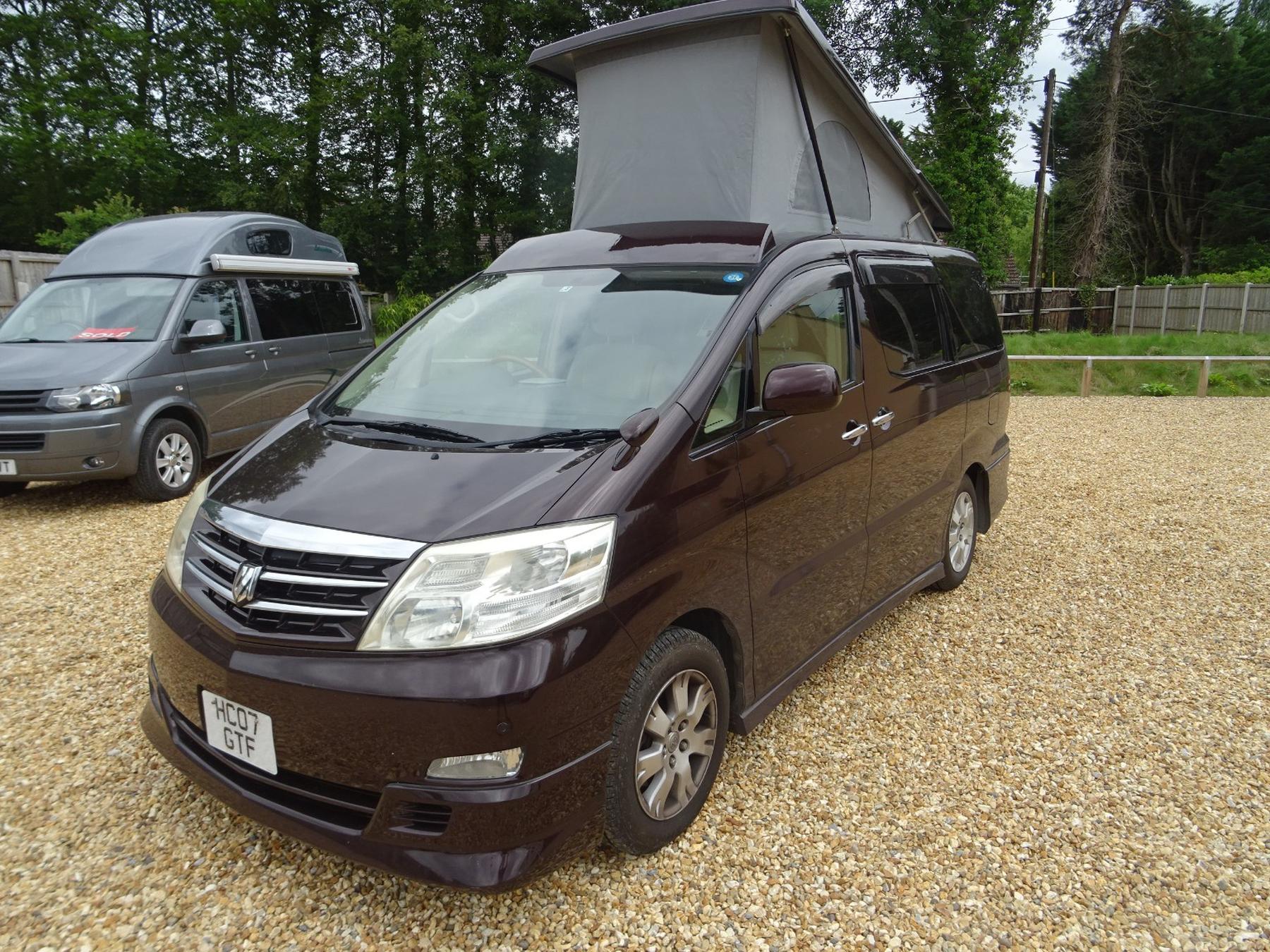 2007 Toyota Alphard Red
