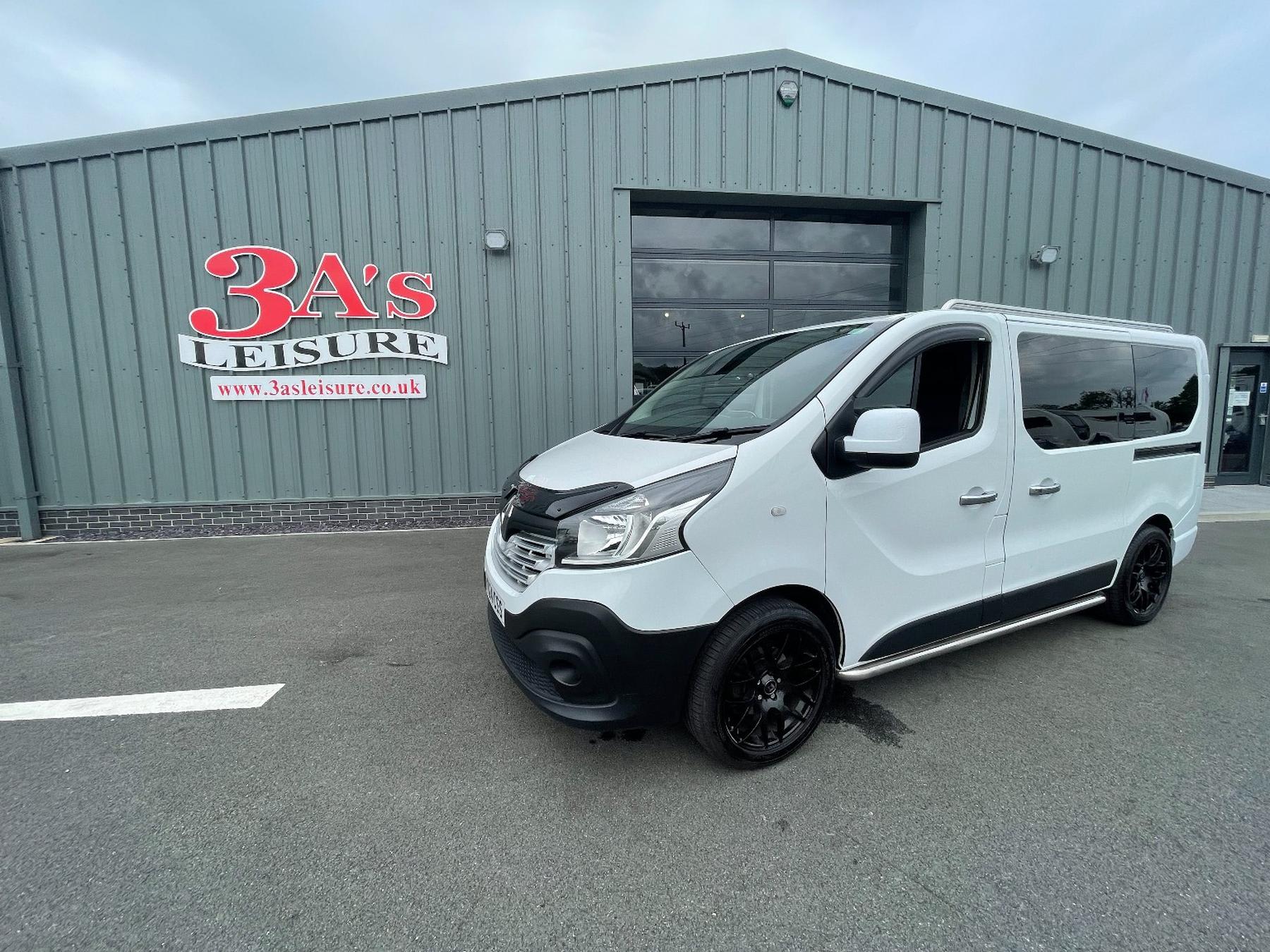 2017 Renault Trafic White