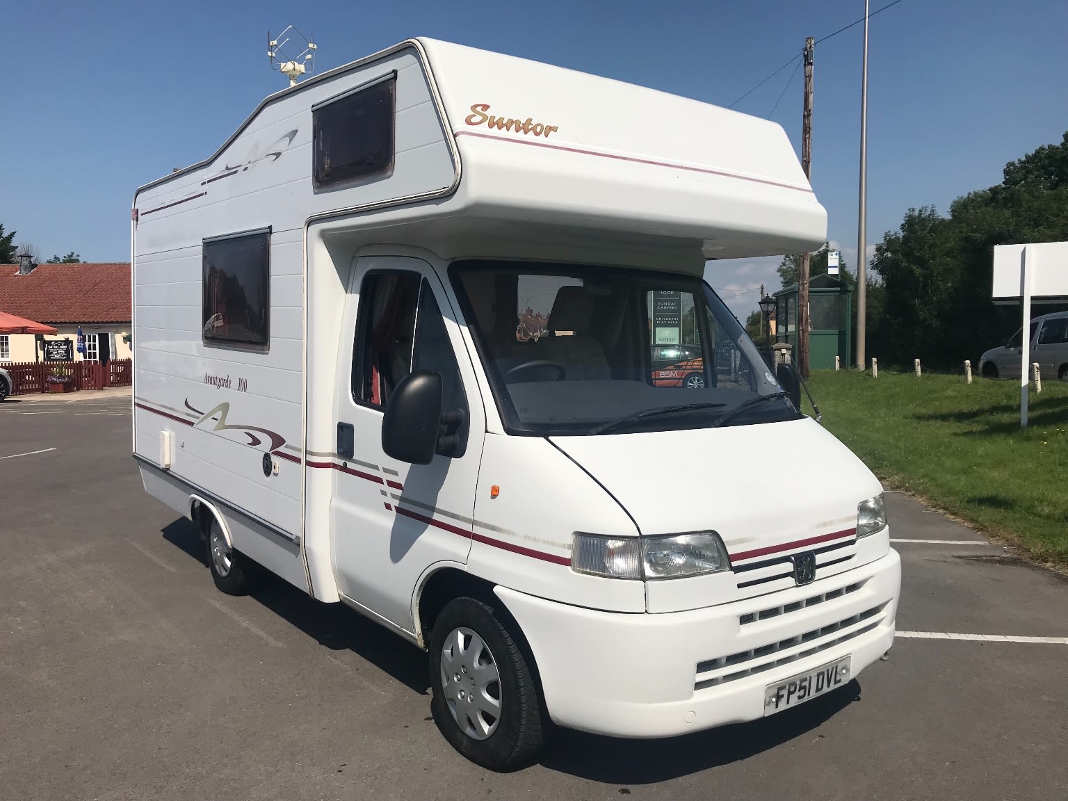 2002 Compass Avantgarde 100 White