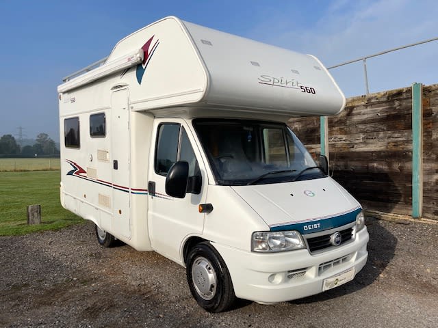 2006 Geist Spirit 560 Rear Lounge Motorhome