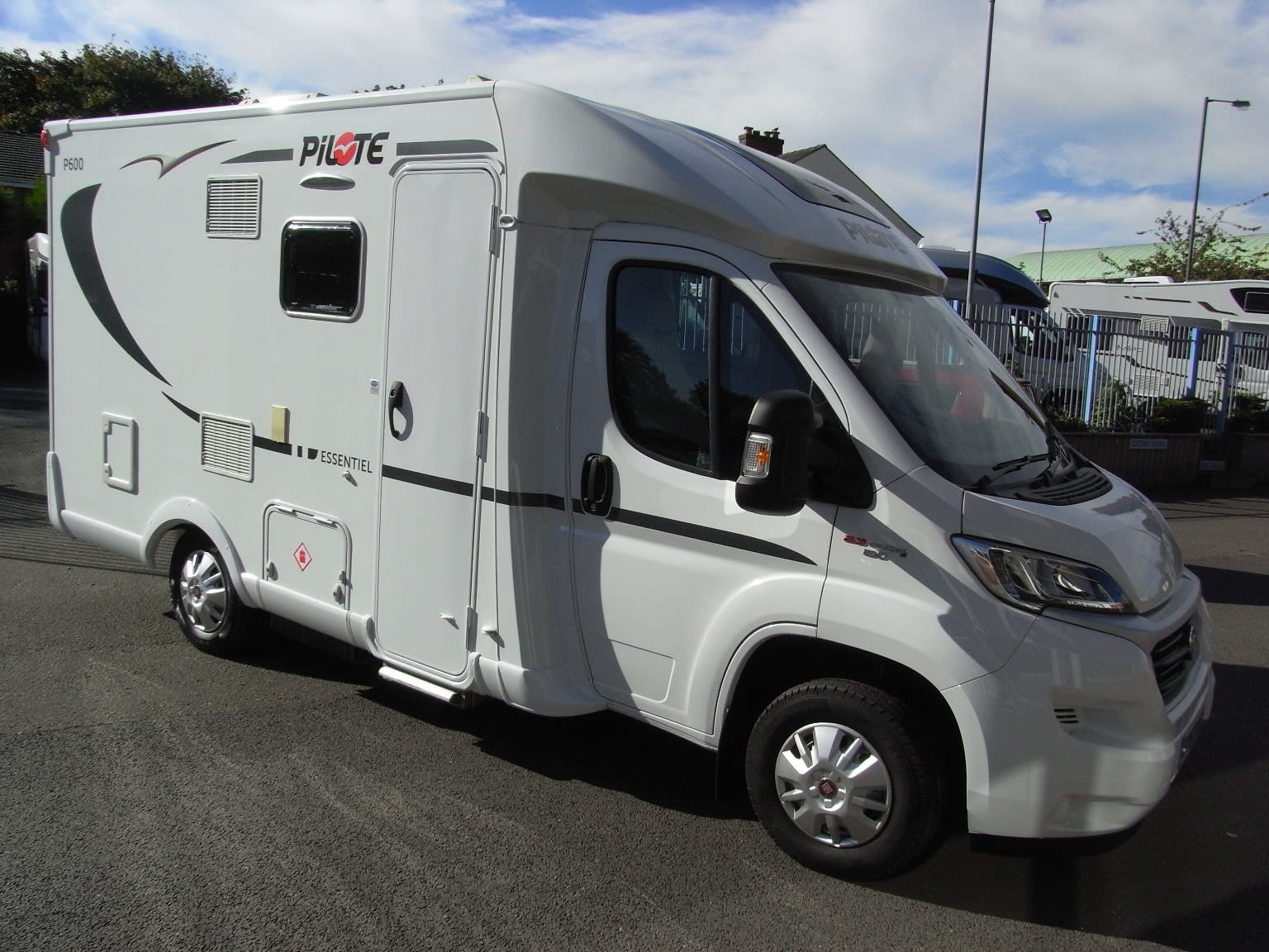 2017 Pilote P600 White