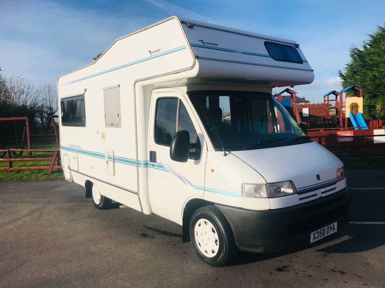 2000 Autohome Wayfinder White