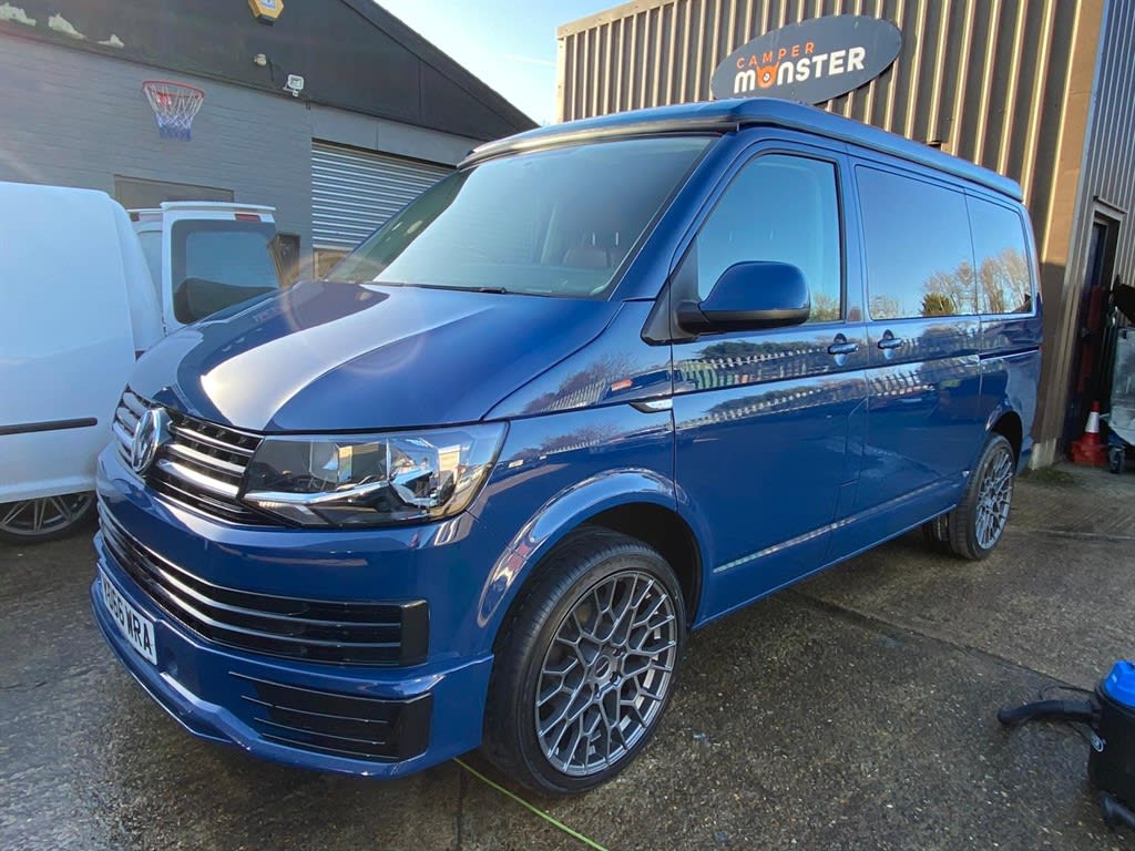 2016 Volkswagen Transporter Blue