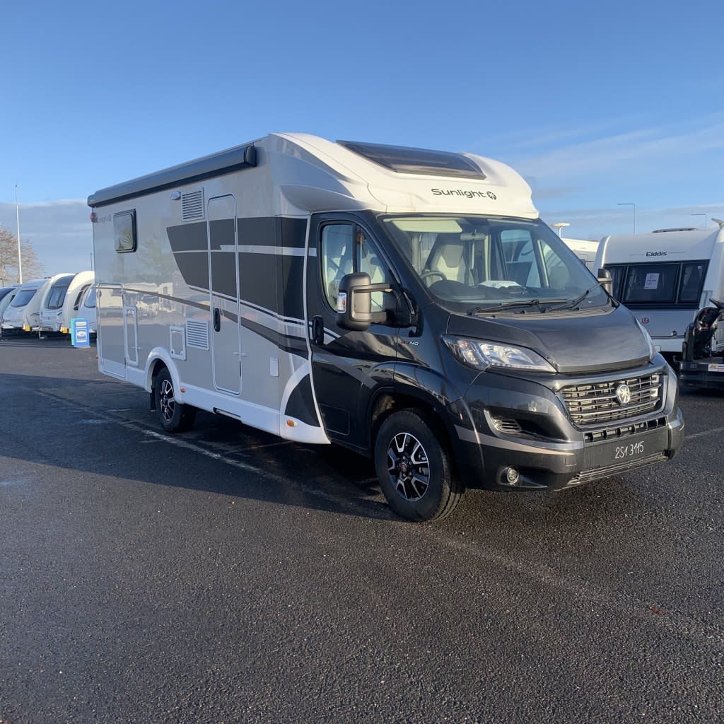 2022 Sunlight T68