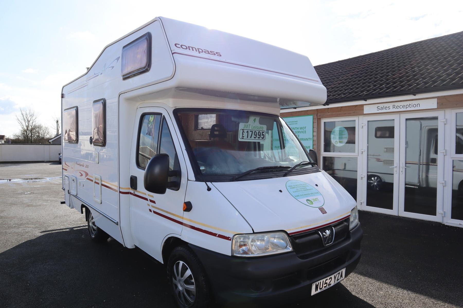 2002 Compass Avantgarde 200 White